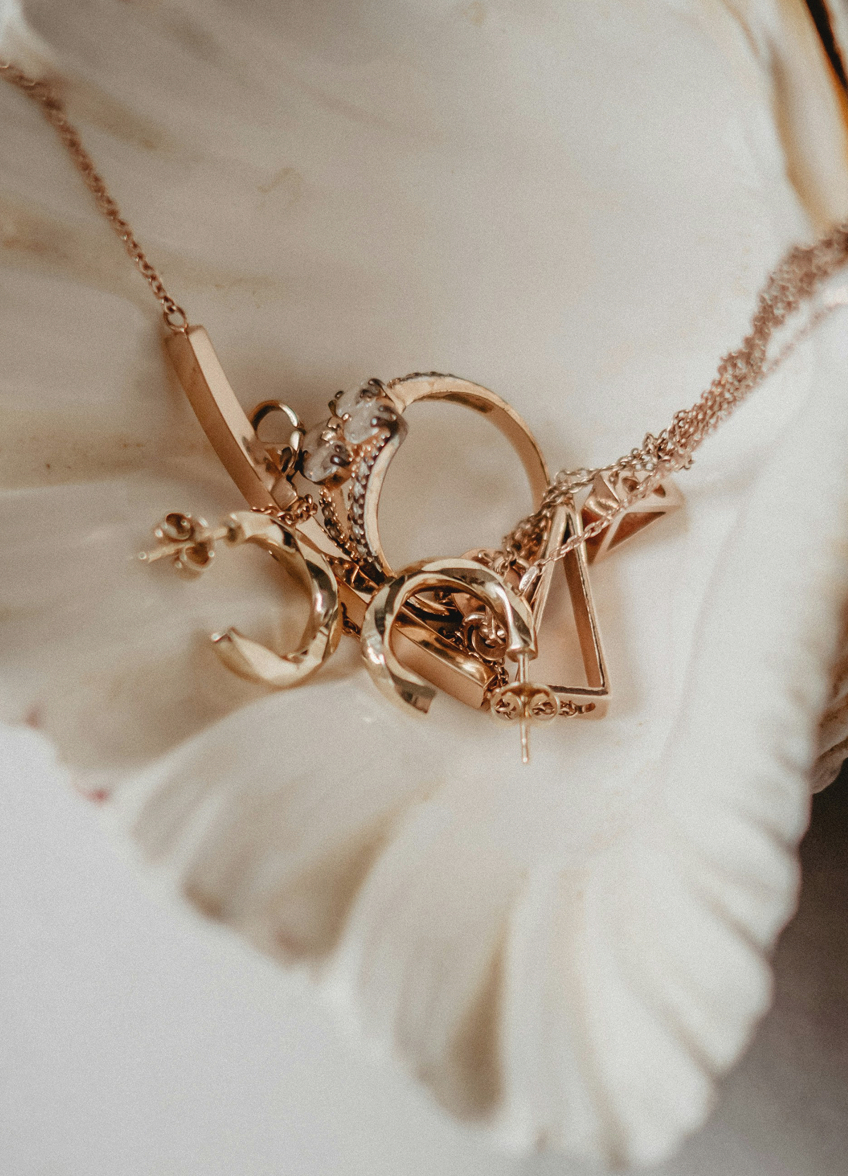Abe Mor — The top-rated way to sell your gold or diamond jewelry.